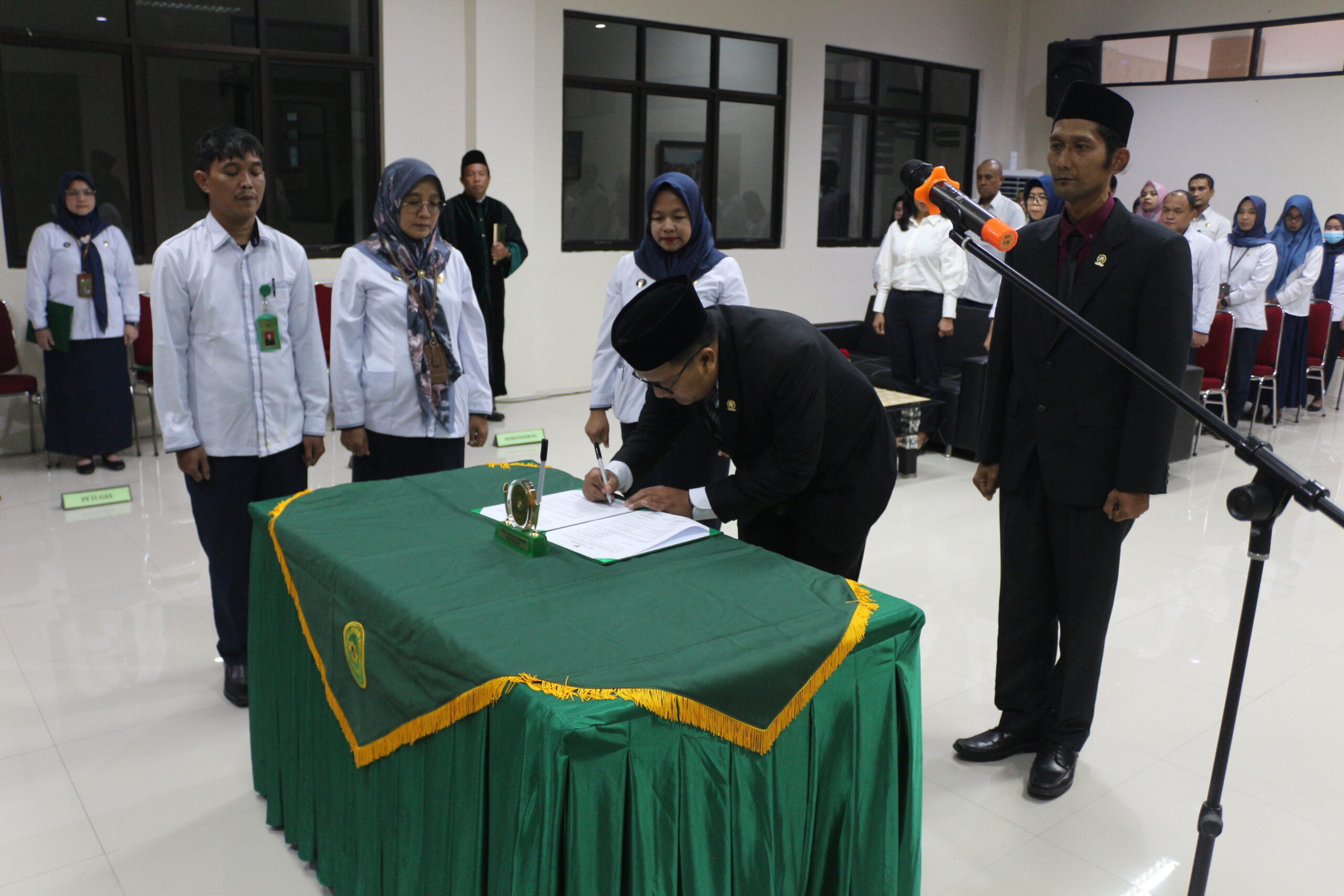 Pelantikan dan Pengambilan Sumpah Jabatan Panitera Muda Pidana dan ...