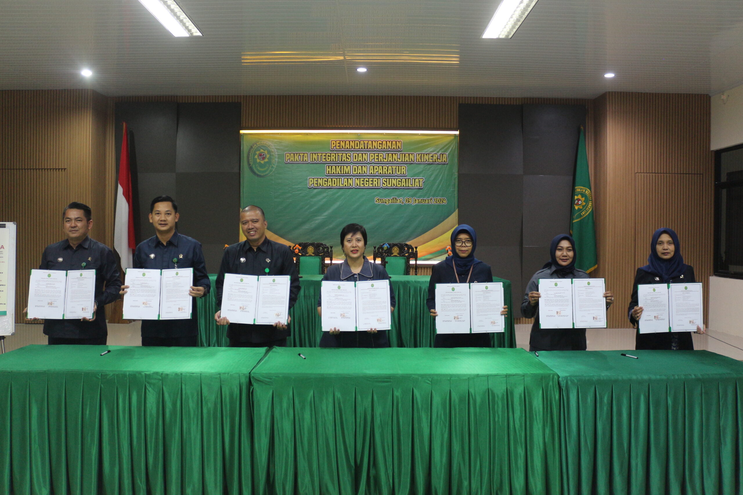 Penandatanganan Pakta Integritas dan Perjanjian Kinerja Tahun 2024 – pn-sungailiat.go.id